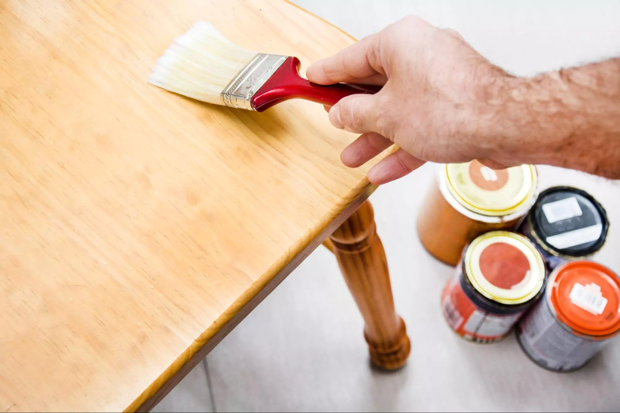 7 Cara Memilih Warna Natural agar Serat Kayu Tetap Terlihat Jelas